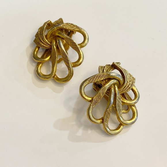 Vintage | Jewelry | Vintage Gold Tone Clip On Knot Earrings Signed Art ...